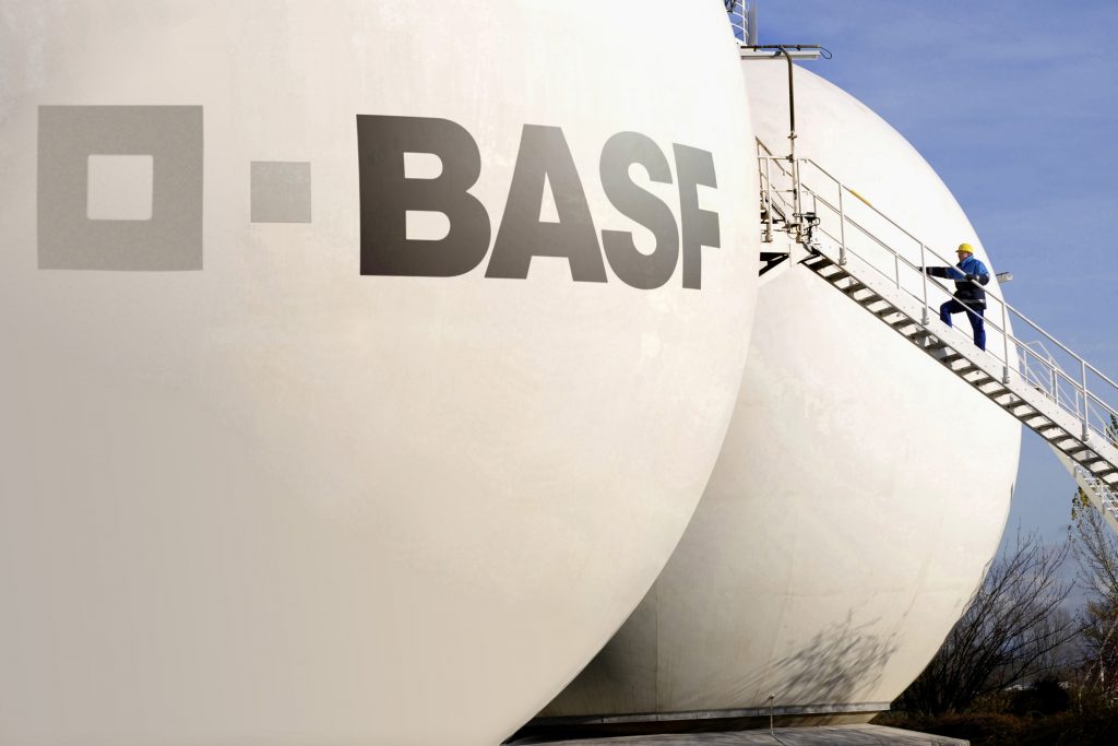 BASF es la primera empresa en fabricar productos con plásticos ...
