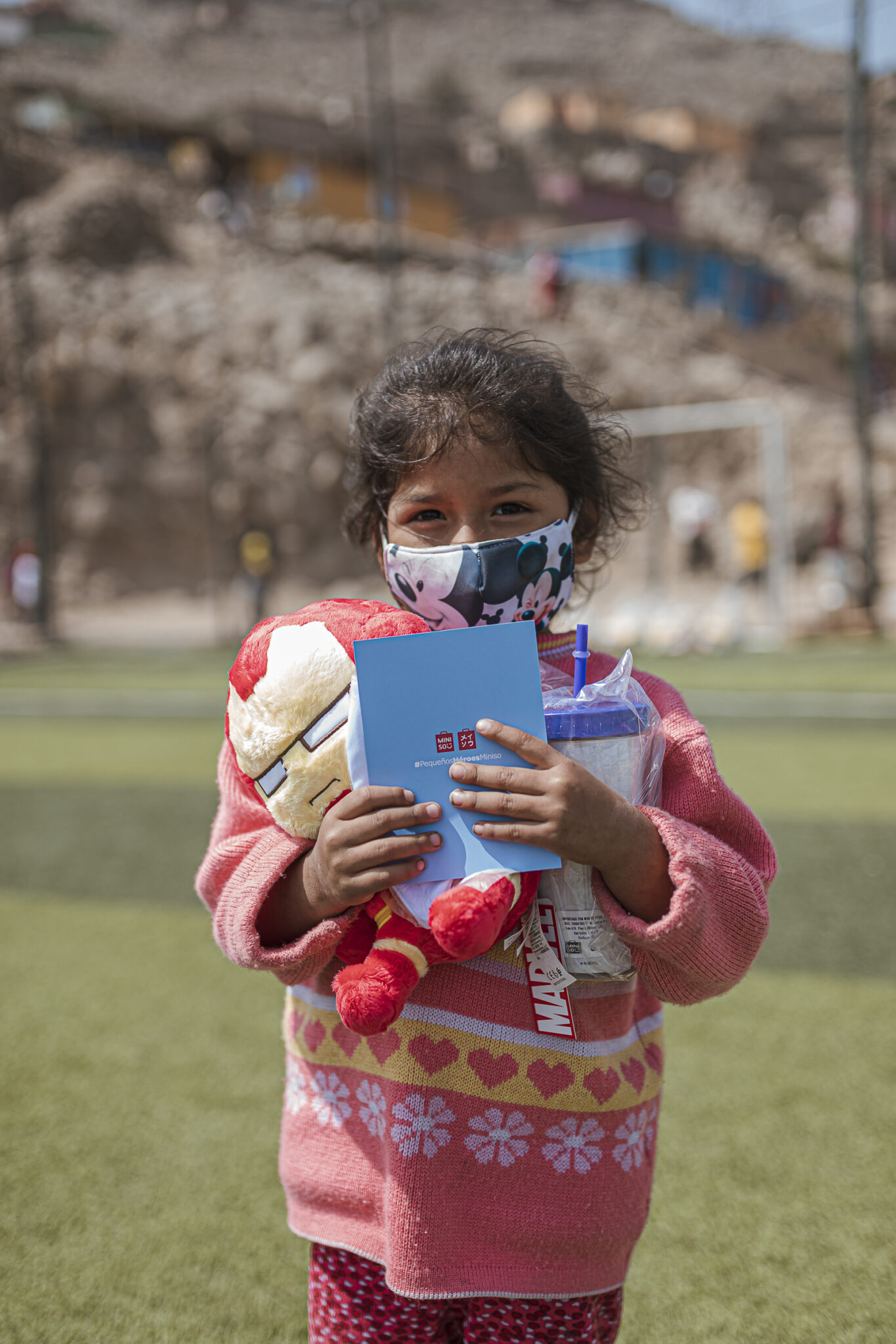 Los nuevos héroes usan mascarillas