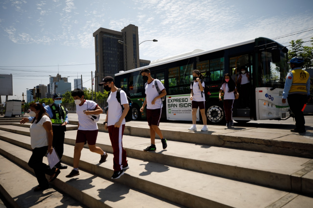 Transporte gratuito para escolares: conoce las rutas y horarios de los ...