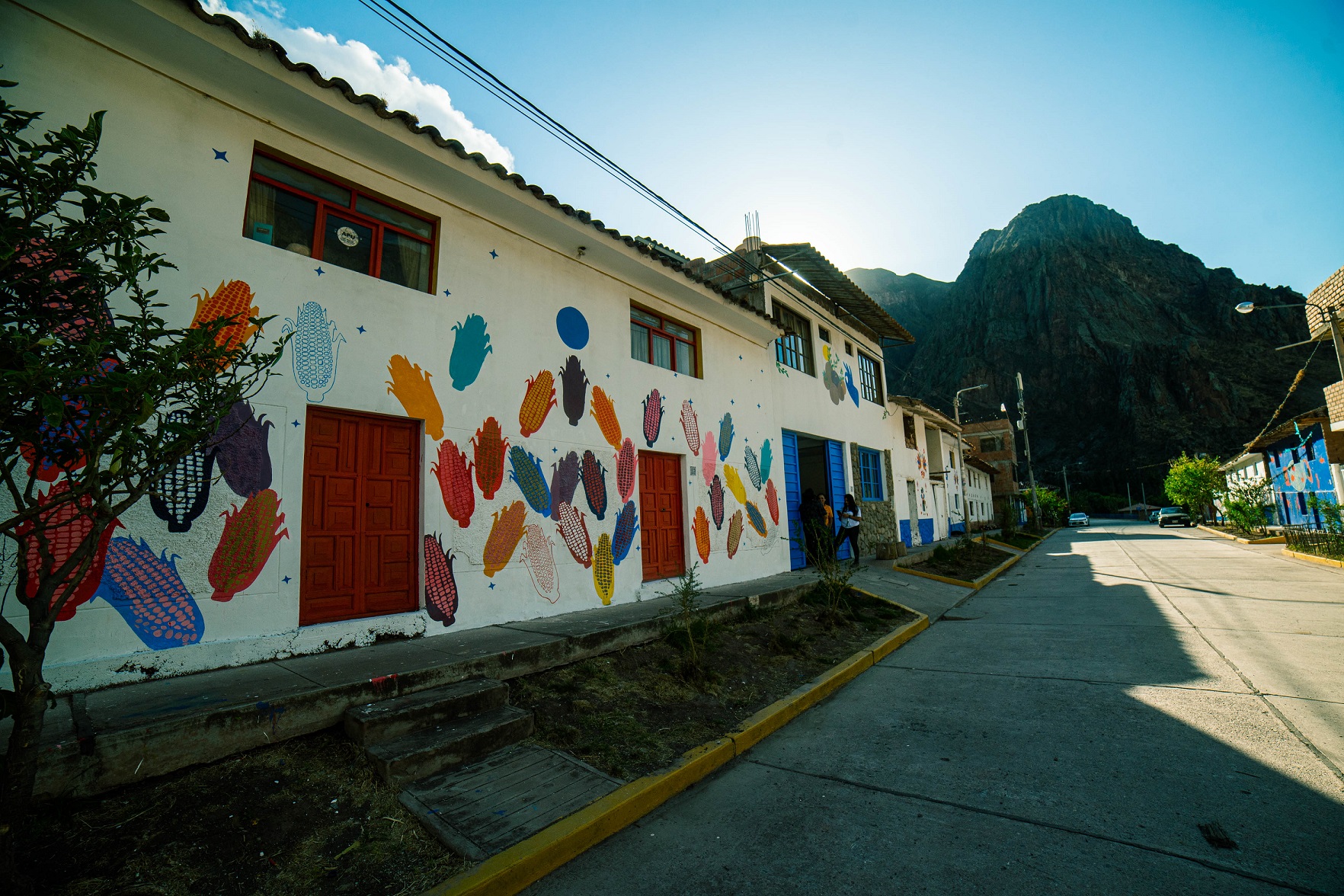 Cusco: murales artísticos embellecen pueblo del Valle Sagrado de los Incas